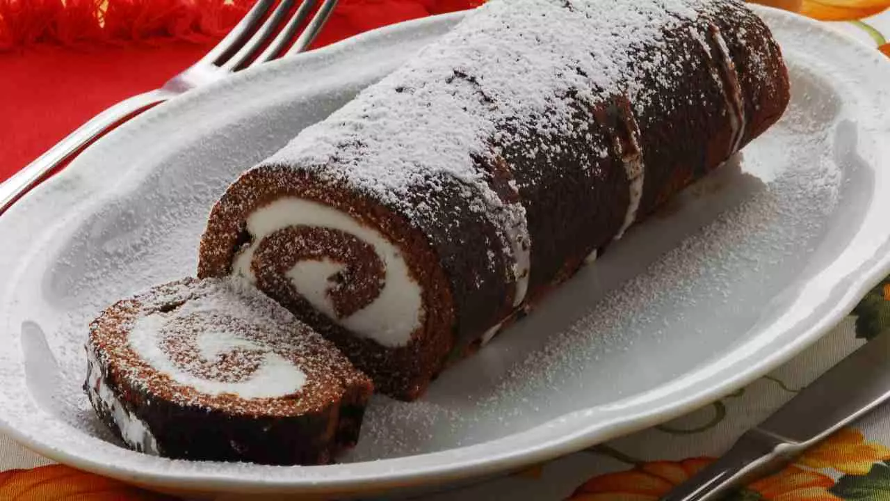 Chinsinsi cha Nutella ndi almond roll recipe