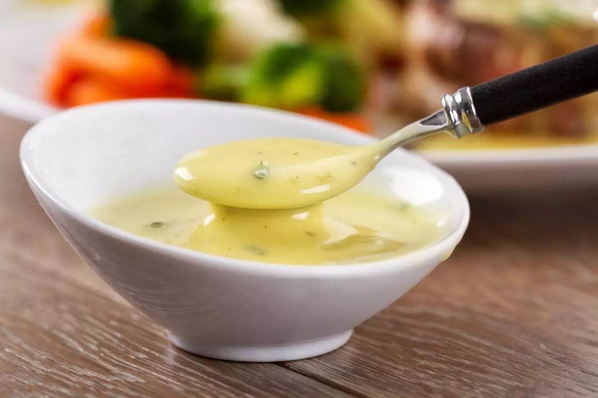 Berner Sauce, der Favorit eines Küchenchefs, fertig in 10 Minuten