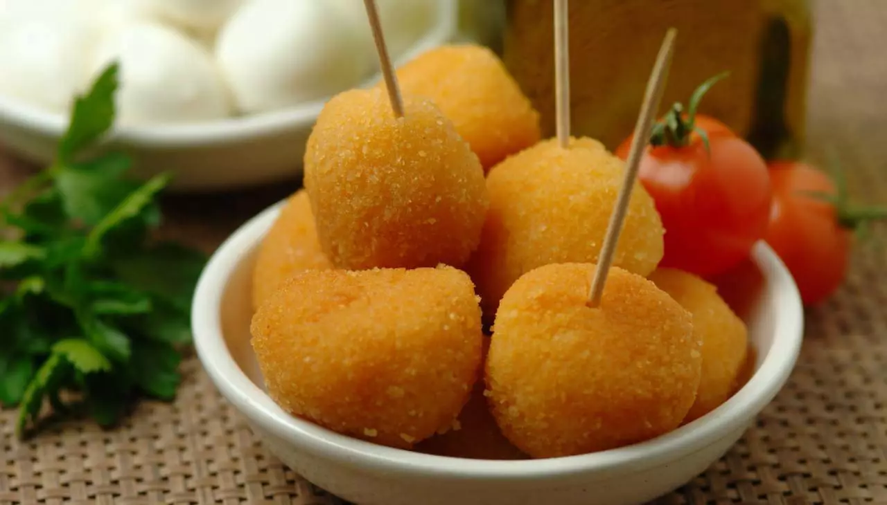 fried finger food mozzarella balls