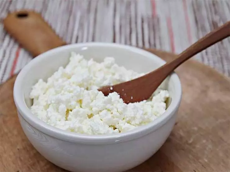 Kleine Gläser mit Ricotta-Creme und kandierten Früchten, Dessert mit weichem Löffel 26360_2