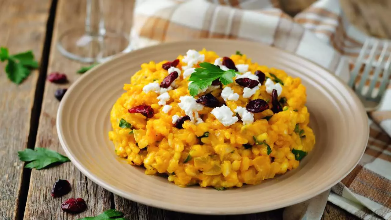 Kabak ve yaban mersinli risotto