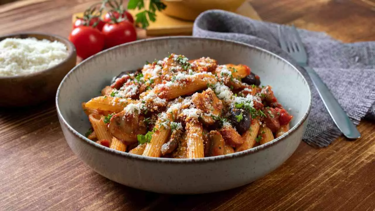 Pasta na may espesyal na cherry tomatoes