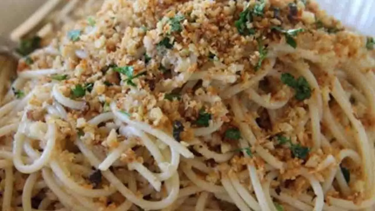 Spaghetti ine zvimedu uye capers