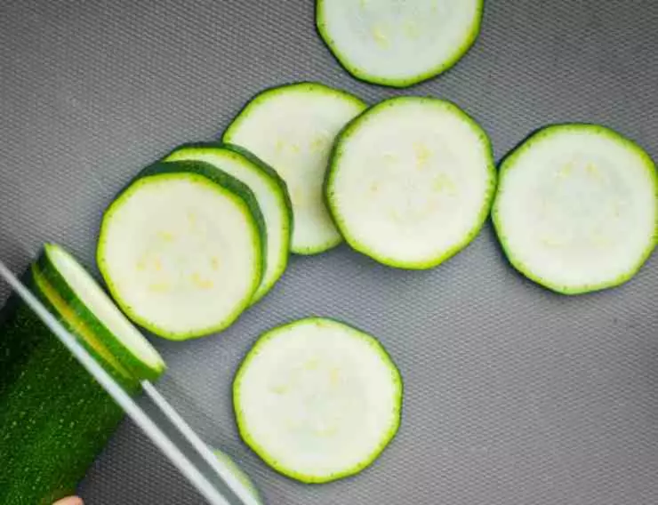 พิมพ์สูตร courgettes และมันฝรั่งด้วยสมุนไพรหอม