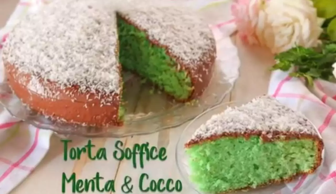 Soft coconut and mint cake | Delicious recipe by Benedetta Rossi 26572_1