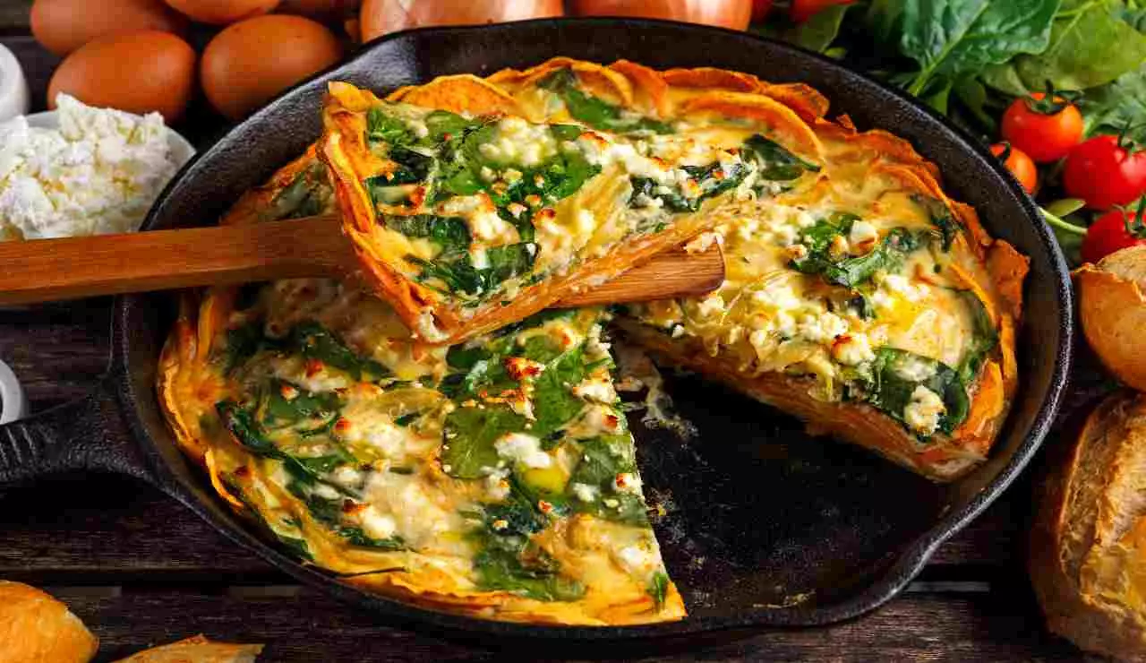 Tart tal-patata tal-ispinaċi u feta