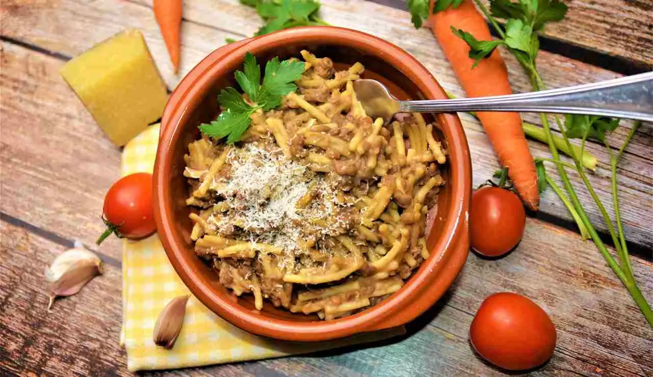 Pasta a cremeg Lënsen Rezeptdruck