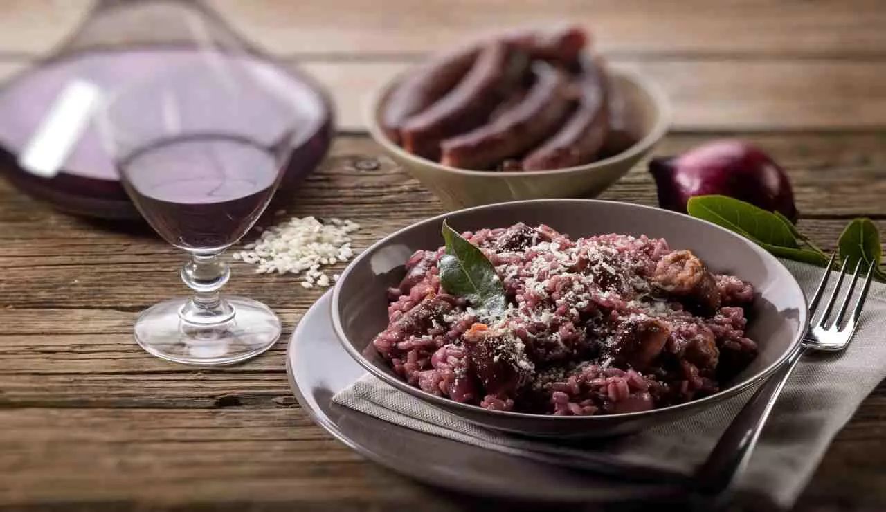 Vinrisotto med korv och knaperstekt bacon | läcker och speciell 26722_1