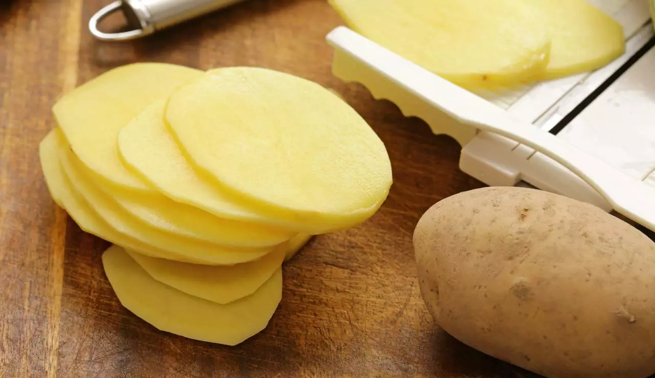 Συνοδευτικό ή μονό πιάτο; Πάρτε τις πατάτες και θα ανακαλύψετε μια απολύτως ακαταμάχητη συνταγή 26750_1