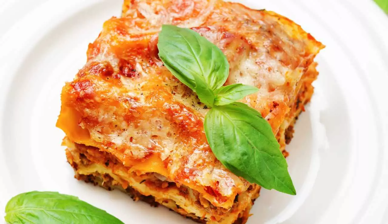 Napolitansk lasagne av antonino cannavacciuolo recepttryck