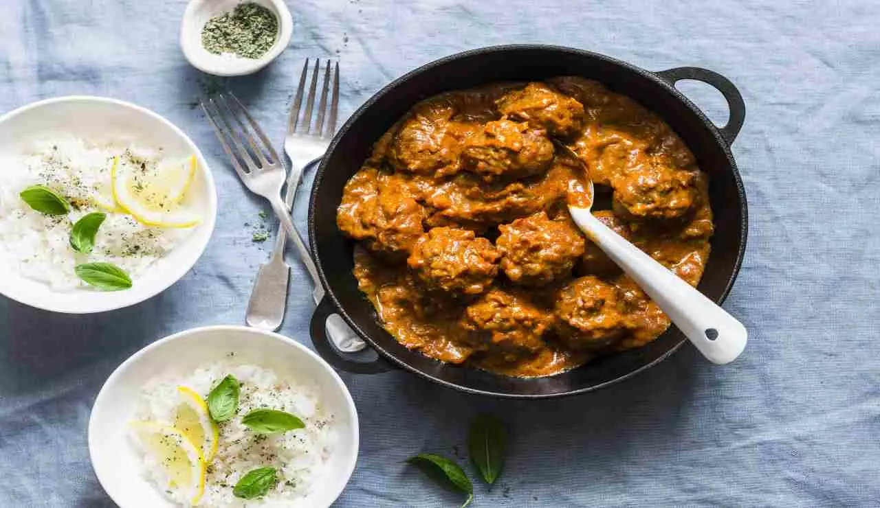 Indian txuj lom meatballs