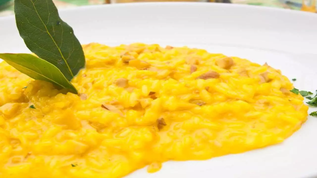 Kremli və dadlı balqabaq və bir neçə kalorili göbələk risotto