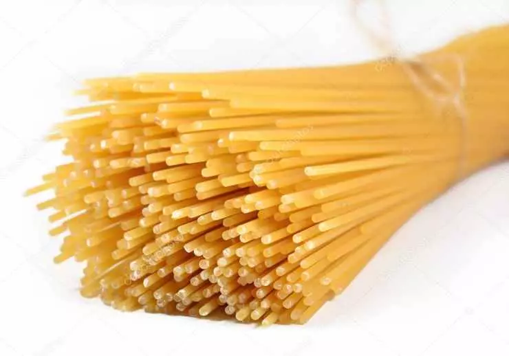 قاتىلغا Spaghetti | مەززىلىك ۋە تېز پىششىقلاپ ئىشلەنگەن تاماق 26936_2