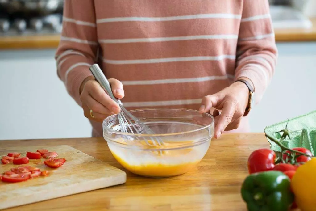 Omelete com ricota e cebola, uma proposta agradável para o almoço 2699_2