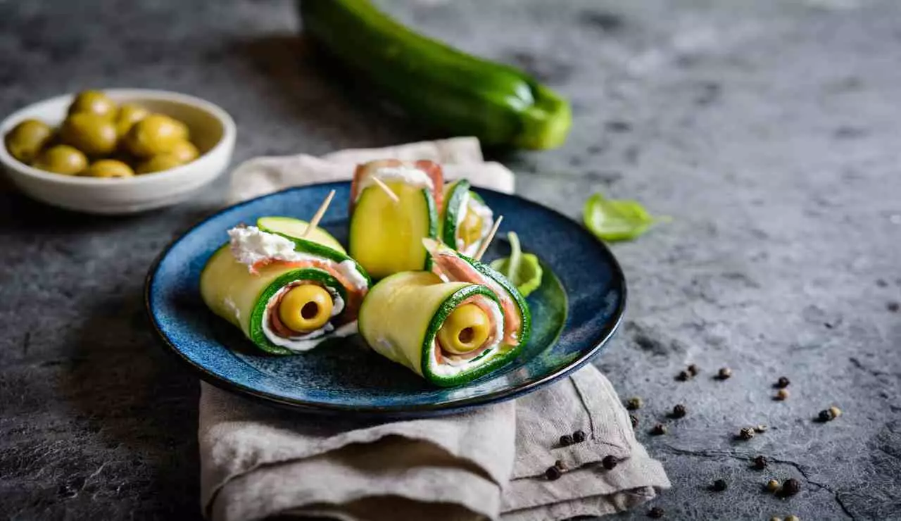 Gevulde courgettes met salm ricotta en gemarineerde olywe