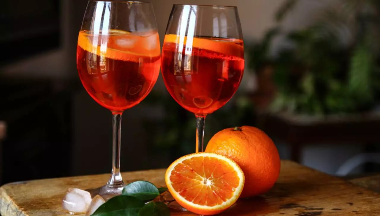 spriz ağ pivə spirtli soda tez aperitif