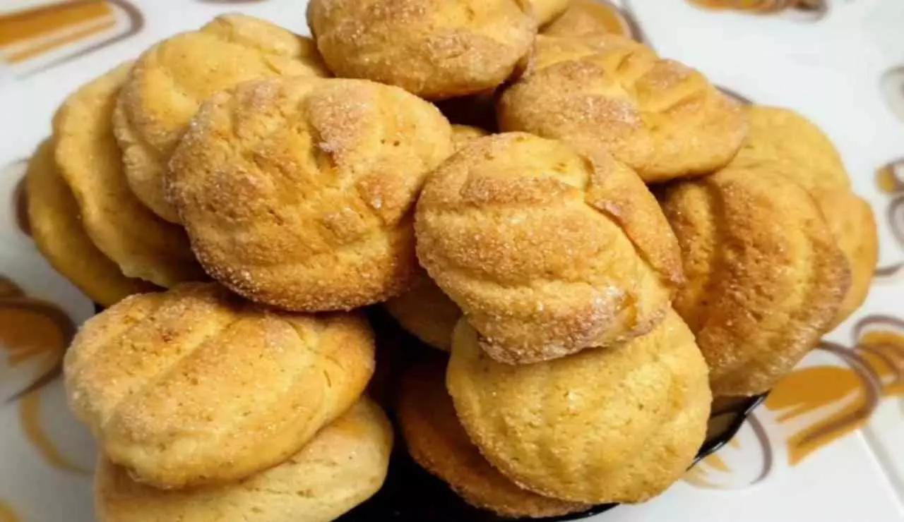 biscuits ຫມາກກ້ວຍແລະ flakes millet