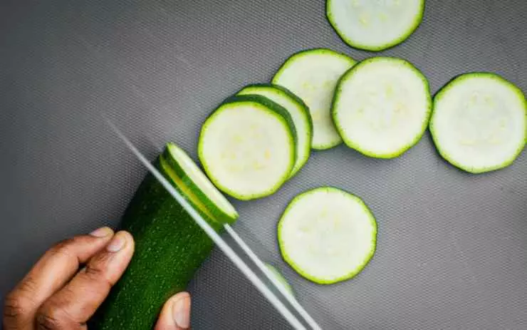 Croutoner med creme af zucchini, stracchino og laks FOTO ricettasprint