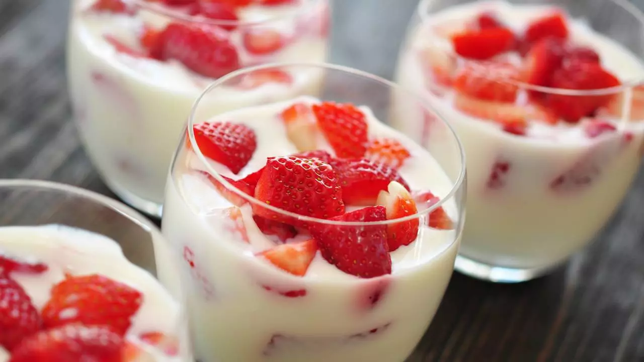 Strawberry spoon dessert