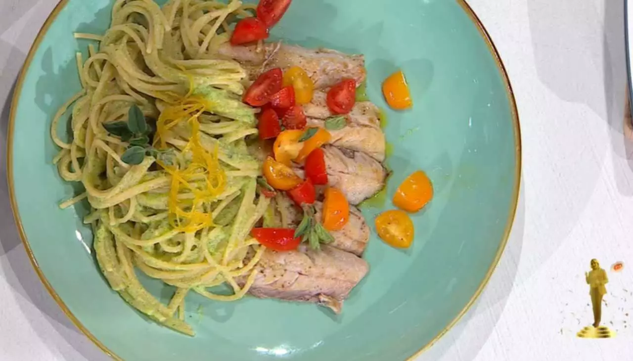 Ny mitataovovonana foana | Recipe nataon'i chef Francesca Marsetti | Spaghetti miaraka amin'ny zucchini, mackerel ary voasarimakirana