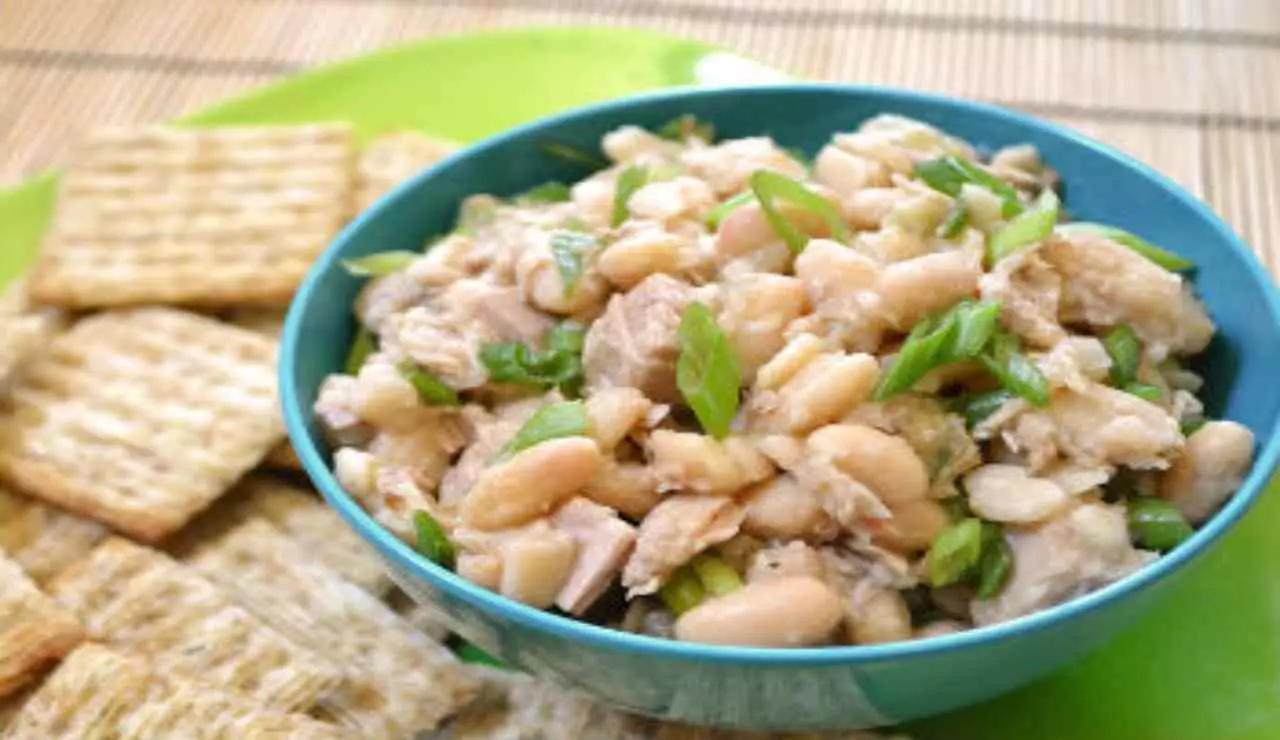 Bean and chicken salad