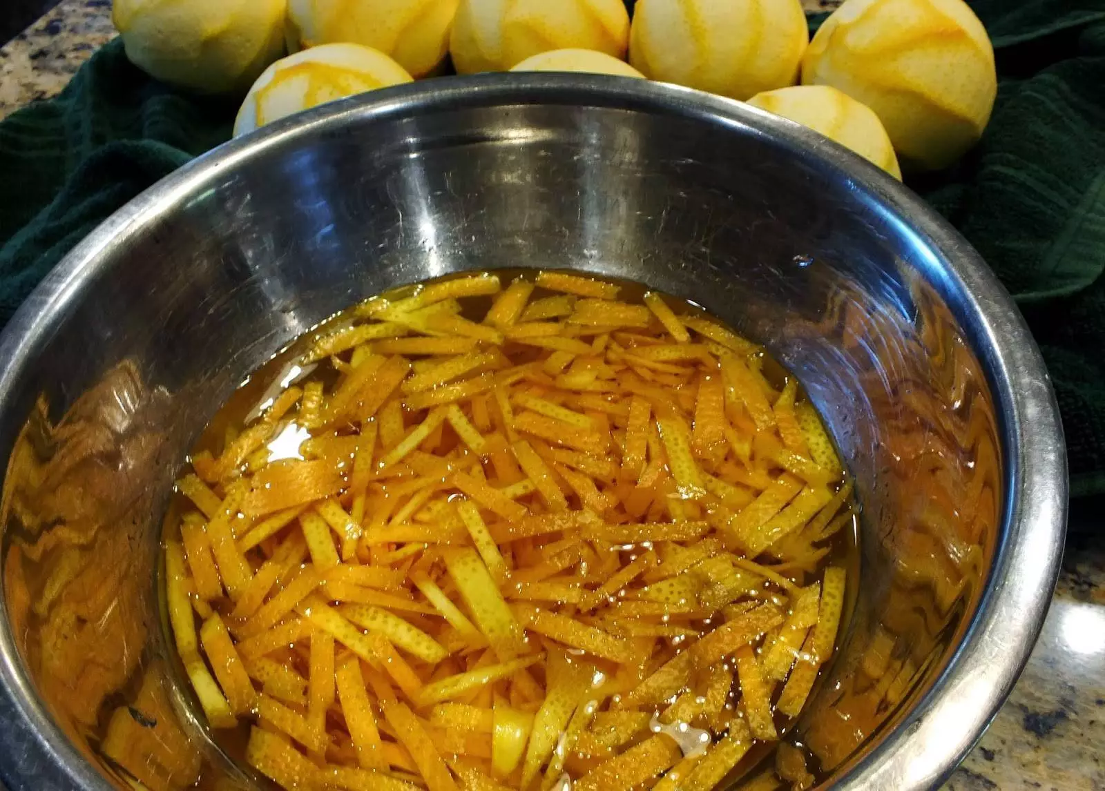 Lemon marmalade na bee: ezigbo na tọrọ ụtọ arụrụ n'ụlọ 2788_4