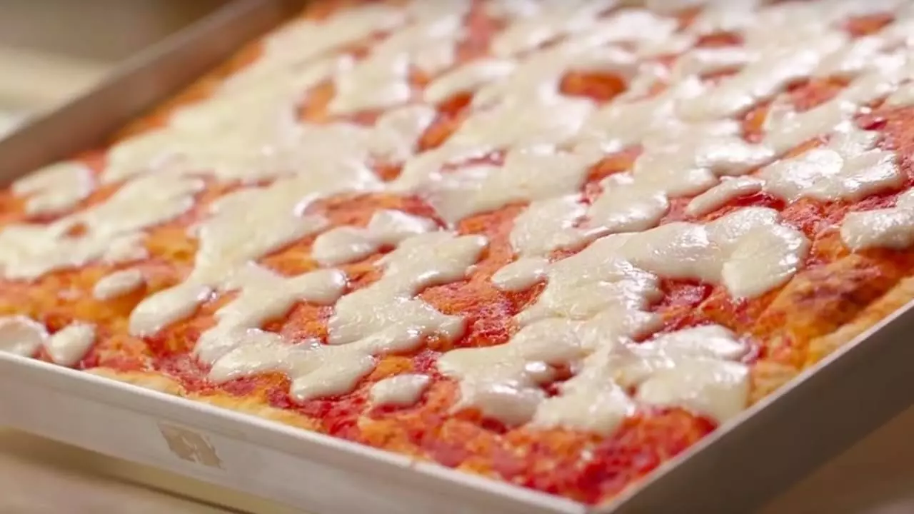 Benedetta Rossi 製作的又高又軟的平底披薩食譜
