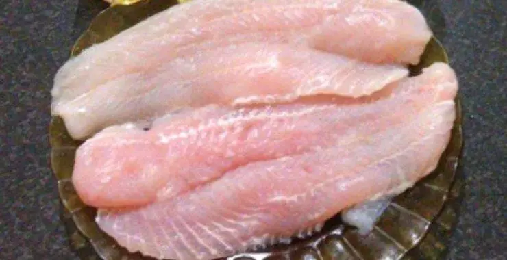 Fillet nke grouper na bọta na pan uzommeputa ebipụta