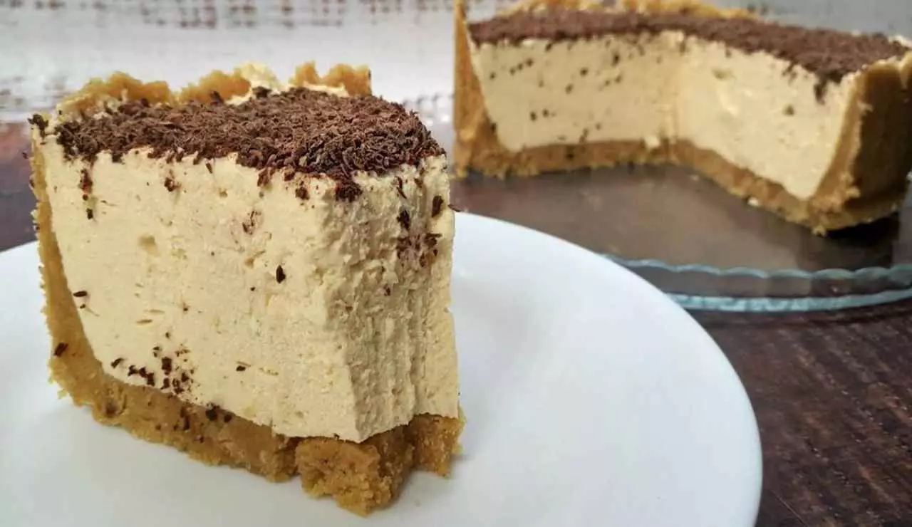 Cheesecake ከካራሚልዝ የቡና mousse ጋር