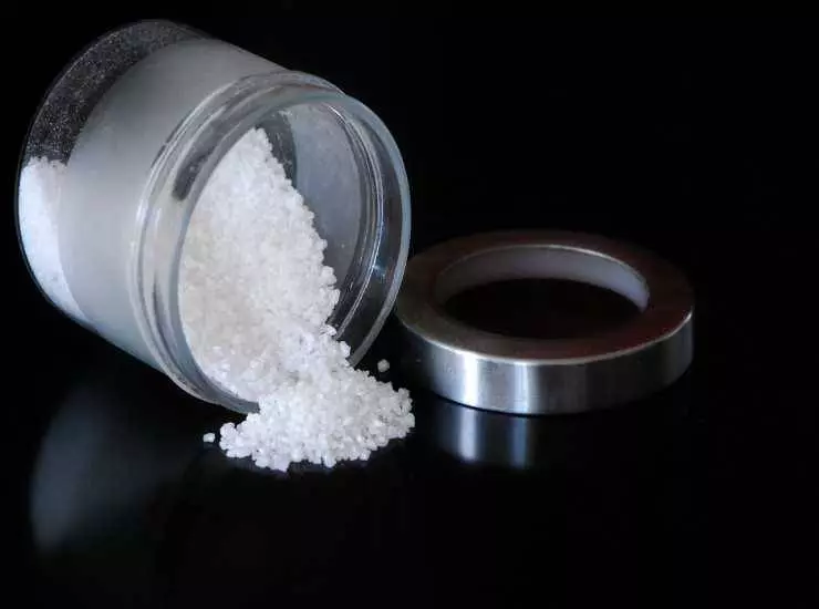 Levreku në kripë | Recetë e lehtë dhe e shijshme për t'u provuar 28143_4
