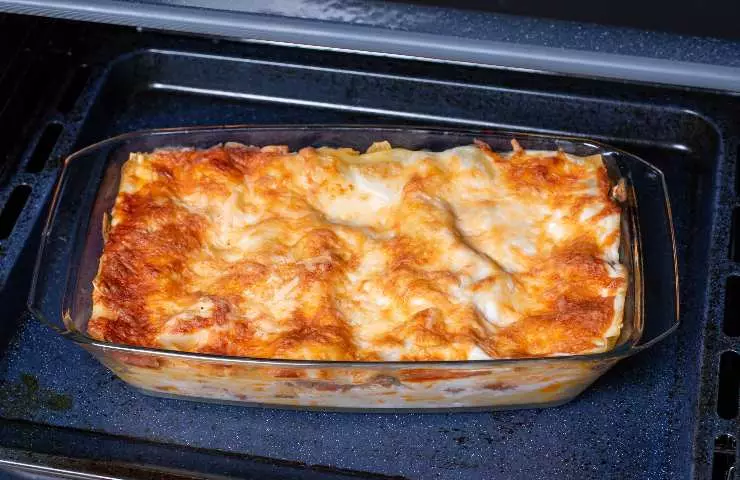 Umkhenkce i-lasagna, sigcina incasa kunye nokuthungwa ngolu hlobo 28247_2