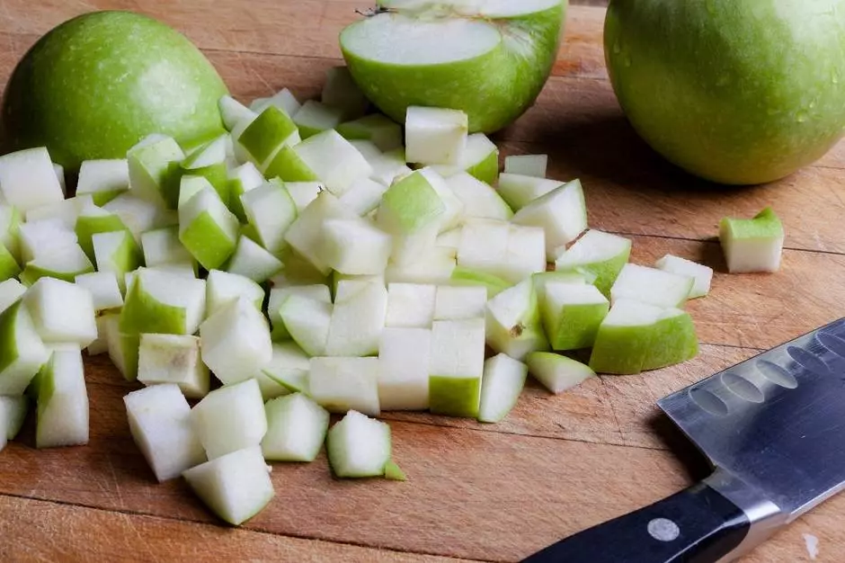 التفاح المطبوخ في الميكروويف ، طعام شهي بسيط وحقيقي 2830_2