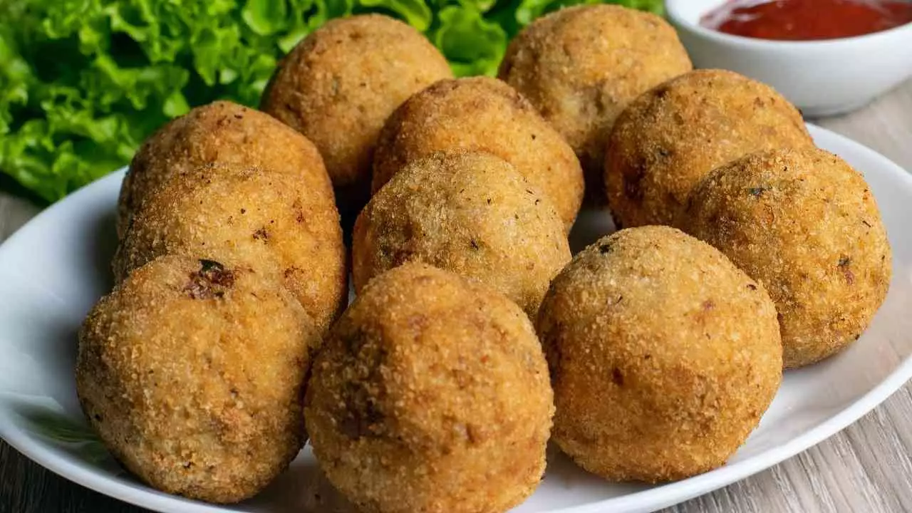 Tie izskatās kā arancini, taču tie ir nedaudz atšķirīgi