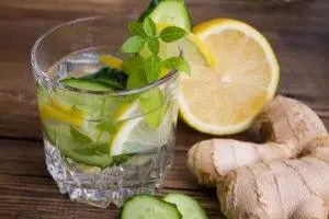 Limon, Zencefil ve Salatalık süper bir detoks içeceği