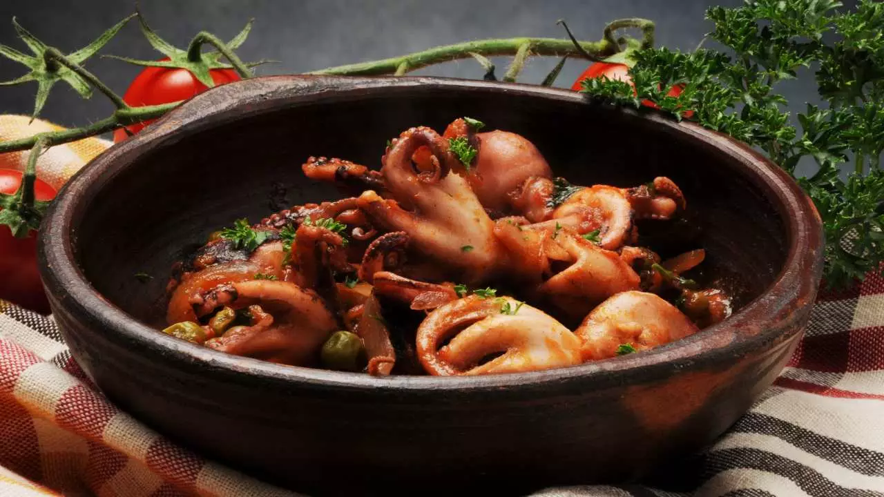 Octopus ọmọ pẹlu capers