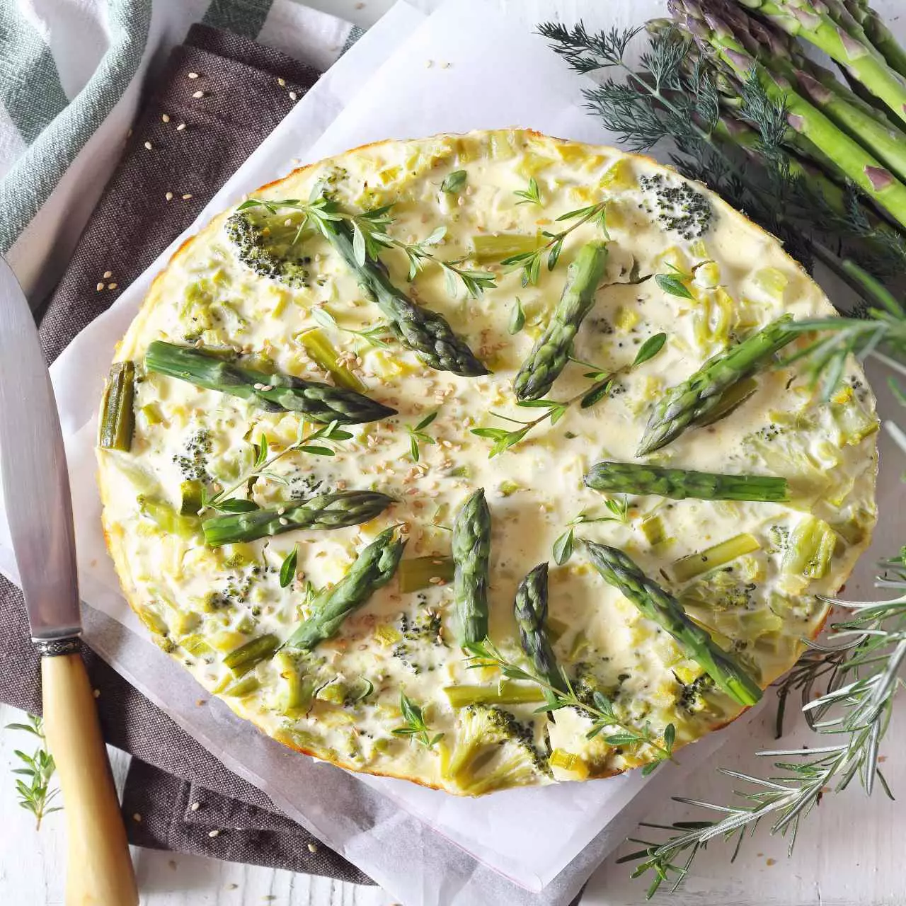 Savory cheesecake with asparagus and robiola | An elegant and tasty cake