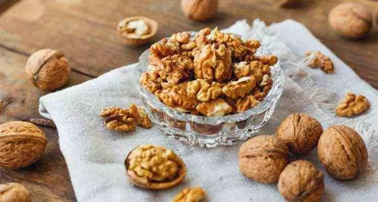 Sables នំជាមួយ Walnut និង hazelnuts