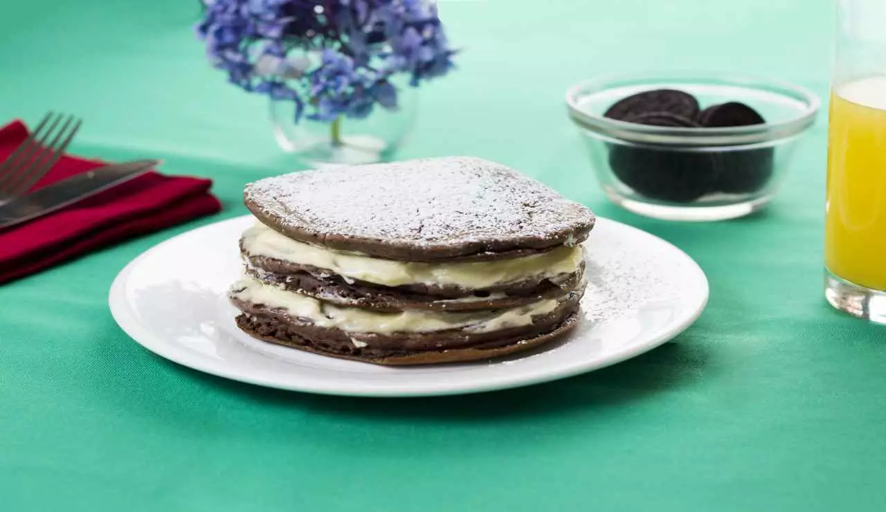 Oreo pancakes with milk cream