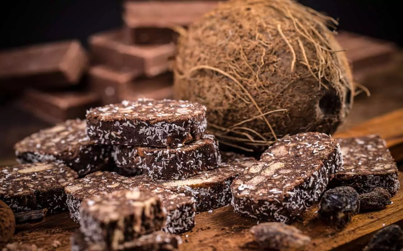 salami šokolādes kokosriekstu recepte FOTO receptes izdruka