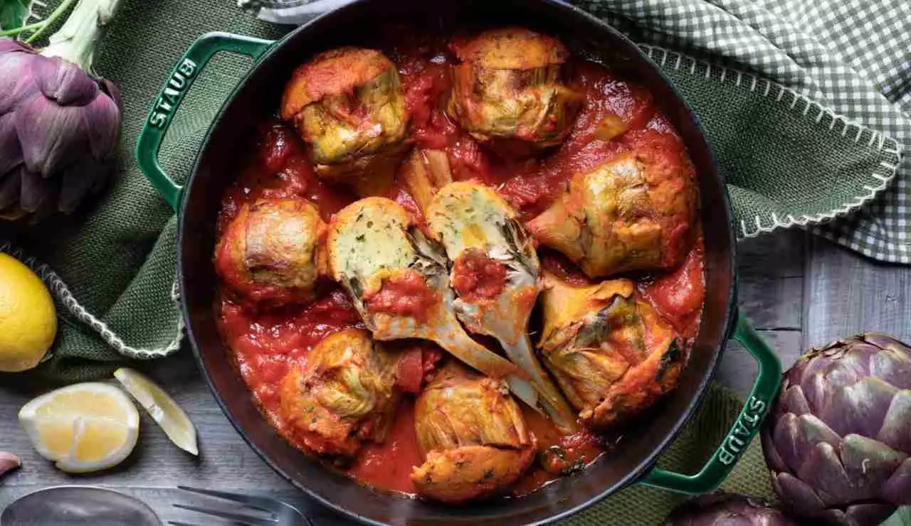 Artichokes stuffed with tomato by Sonia Peronaci | What an unbeatable delight! 28611_1