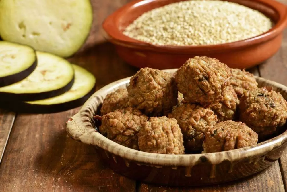 Zucchini agus Eggplant Meatballs, an dara ceann is fearr ann