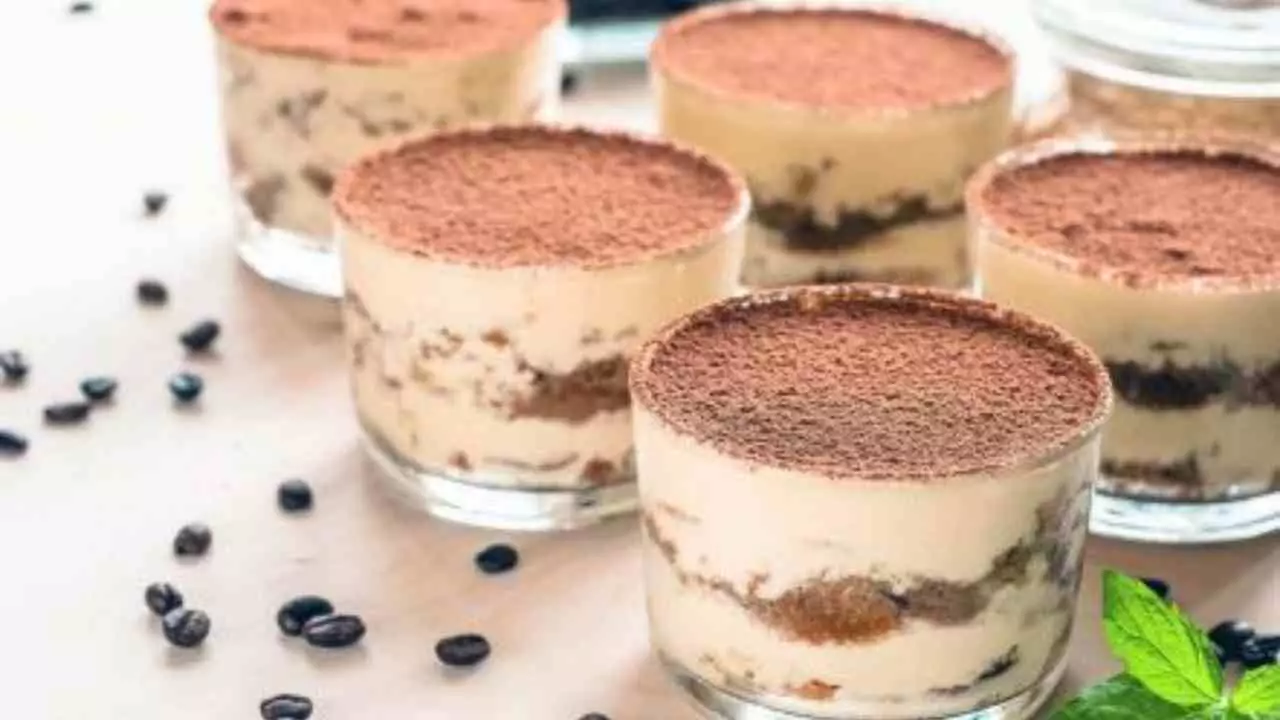 Tiramisu med panettone og Cointreau aroma oppskrift 28815_1