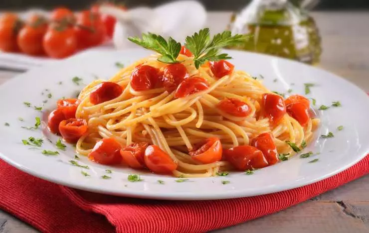 Çêkirina spaghetti bê tav | The trick hûn ê tu carî dev ji 28927_3