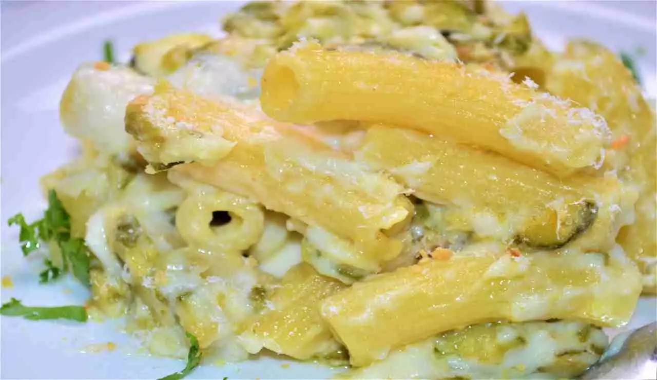 Pasta bácáilte le mascarpone, zucchini agus speck