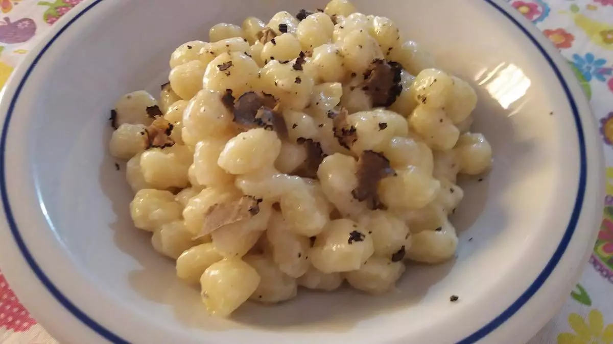 Truffle and parmesan gnocchi. The video recipes of ricettasprint.it