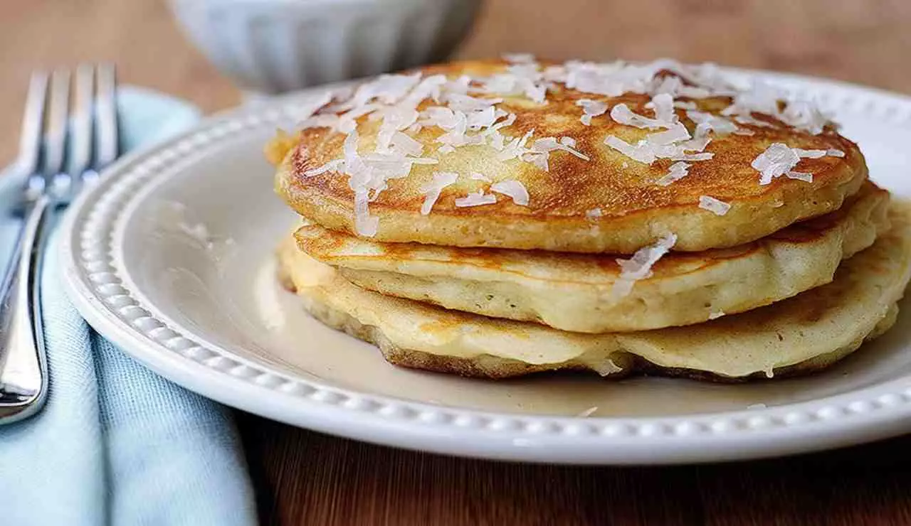 Fluffy coconut pancakes