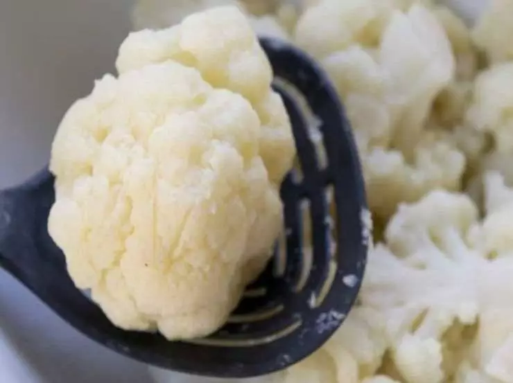 Mashed cauliflower e aunoa ma ni pateta ma le susu, o le ketogenic ma le suamalie o meaʻai 29124_2