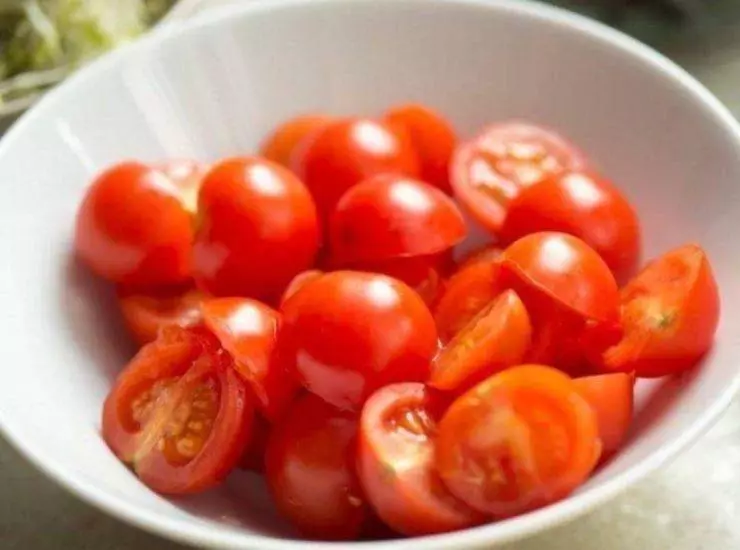 Pasta ine zucchini uye cherry tomate recipe