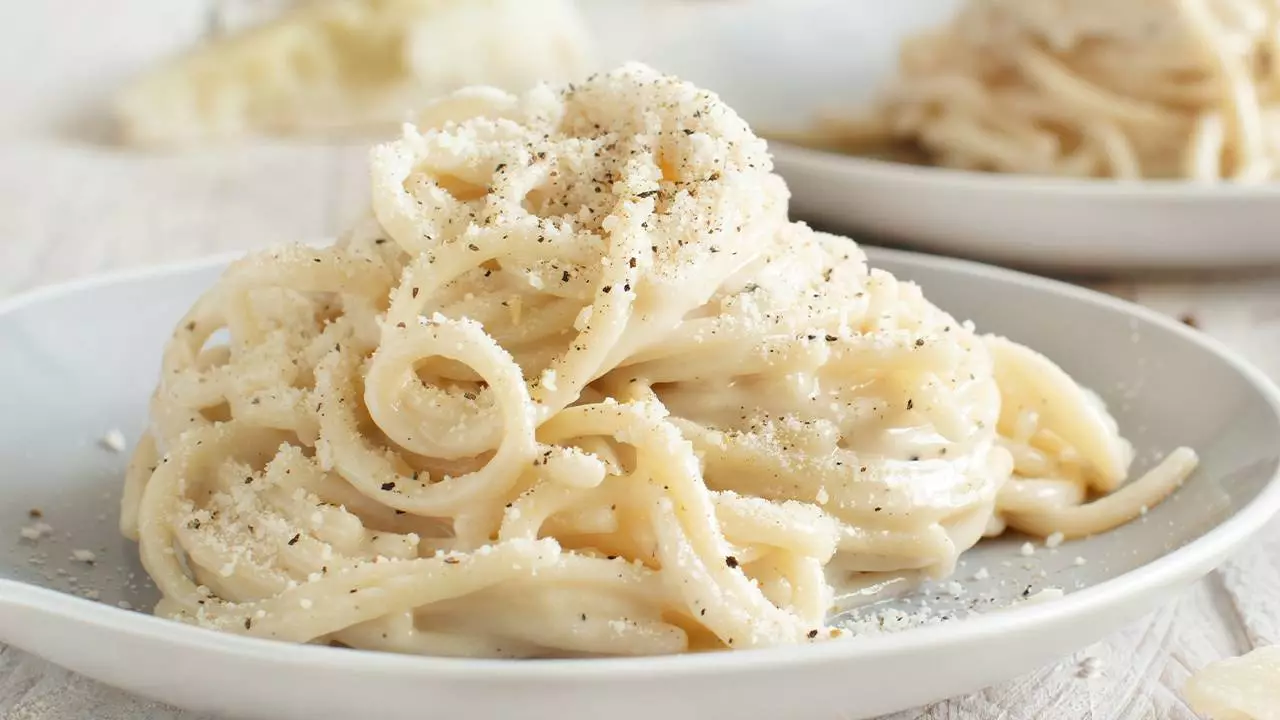 Pasta with cheese and spices