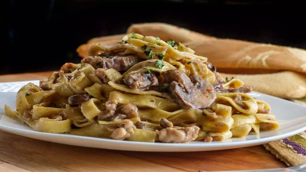 Pasta with mushrooms